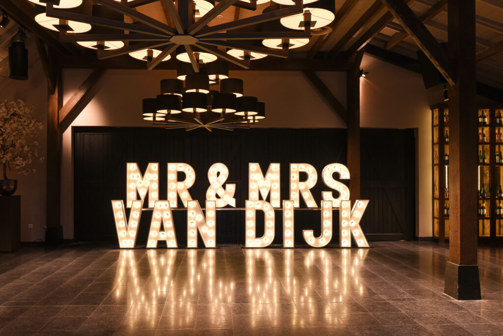 Verlichte letters huren? Huur bij ons de mooiste letters.